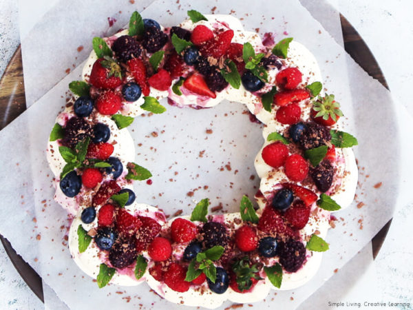 Pavlova Wreath - Simple Living. Creative Learning
